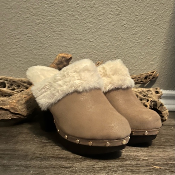 BAMBOO | Shoes | Nwt Bamboo Heel Clogs Faux Fur With Gold Studs Size 85 ...